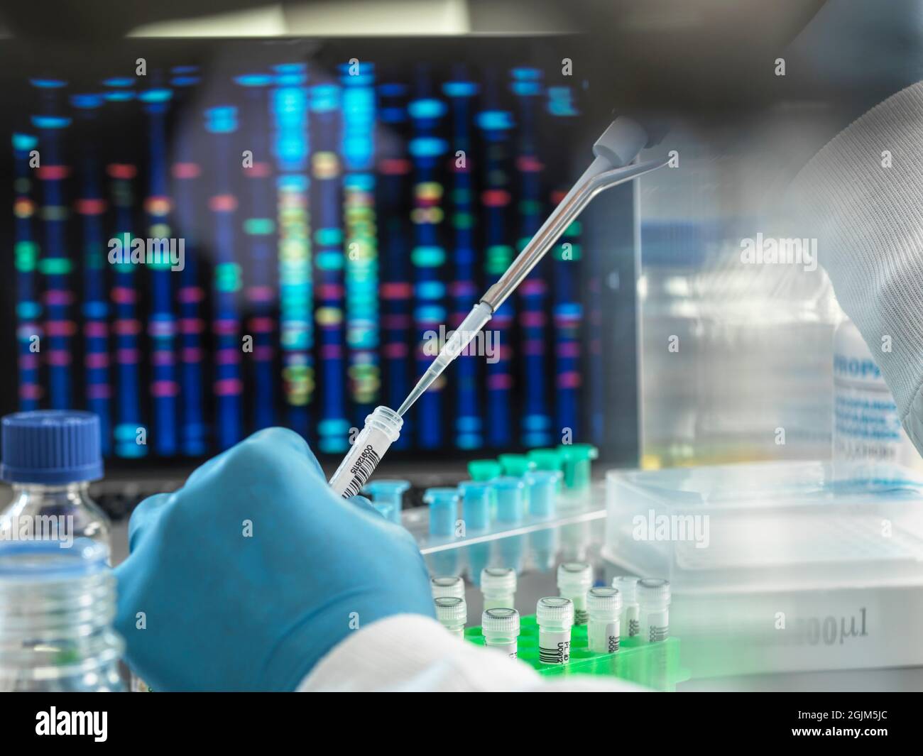 Scientist dna profile experiment hi-res stock photography and images ...
