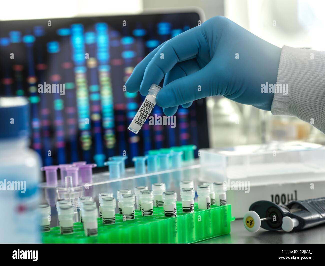Scientist dna profile experiment hi-res stock photography and images ...