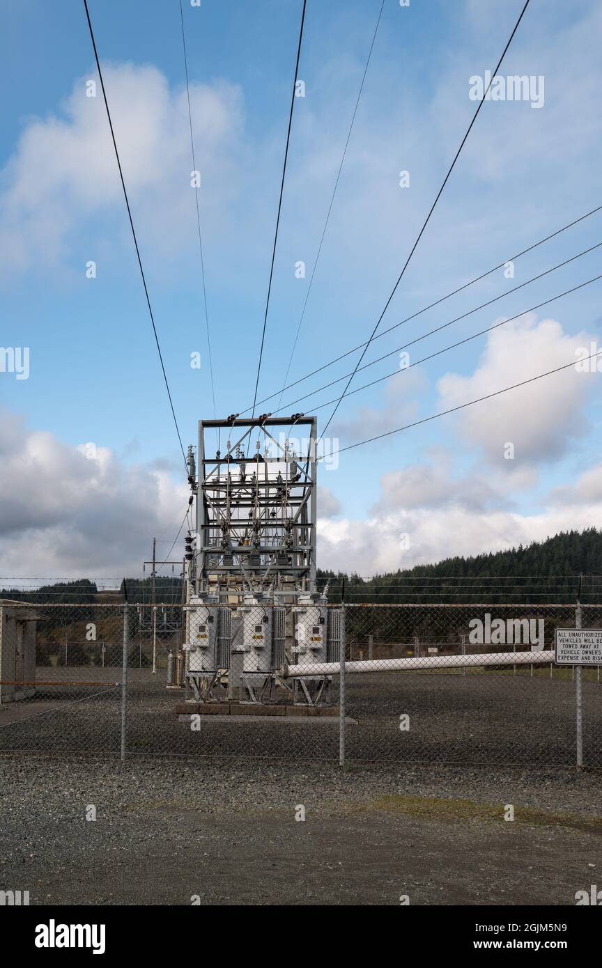 Electrical substation hi-res stock photography and images - Alamy