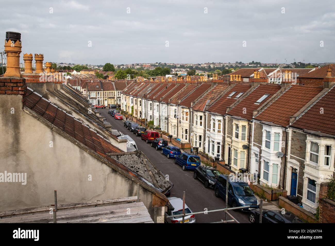 Overview of typical residential street in Britain Stock Photo - Alamy