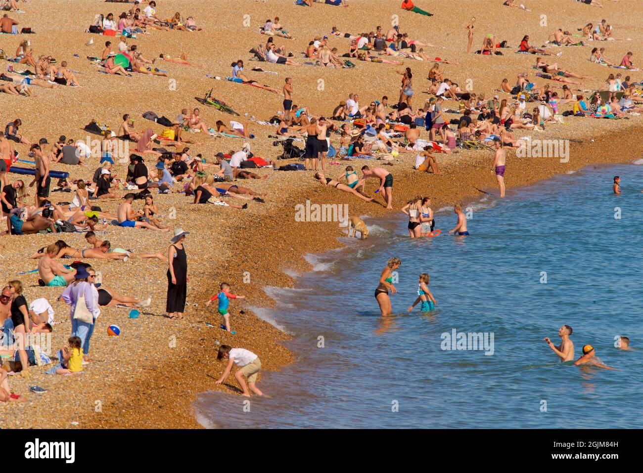 Crowded beack of Kemptown, Brighton. East of Brighton Palace Pier ...