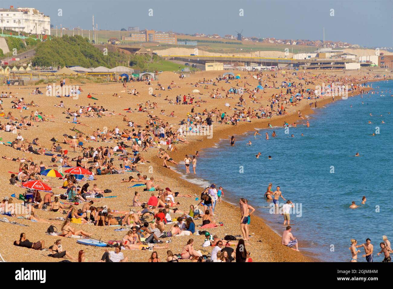 Crowded beack of Kemptown, Brighton. East of Brighton Palace Pier ...