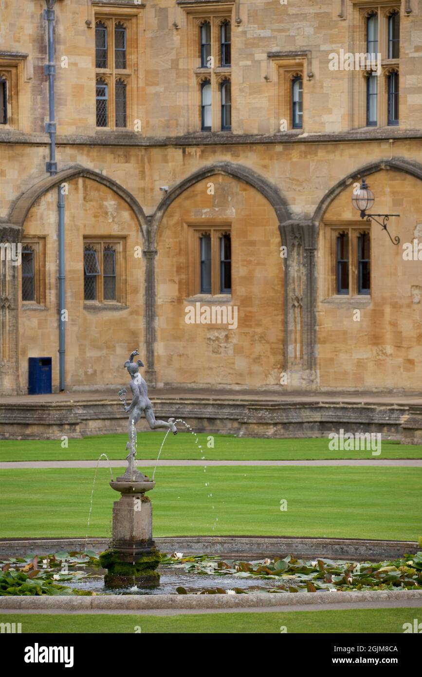Tom Quad, Christ Church College, University of Oxford, Oxford, Engand ...