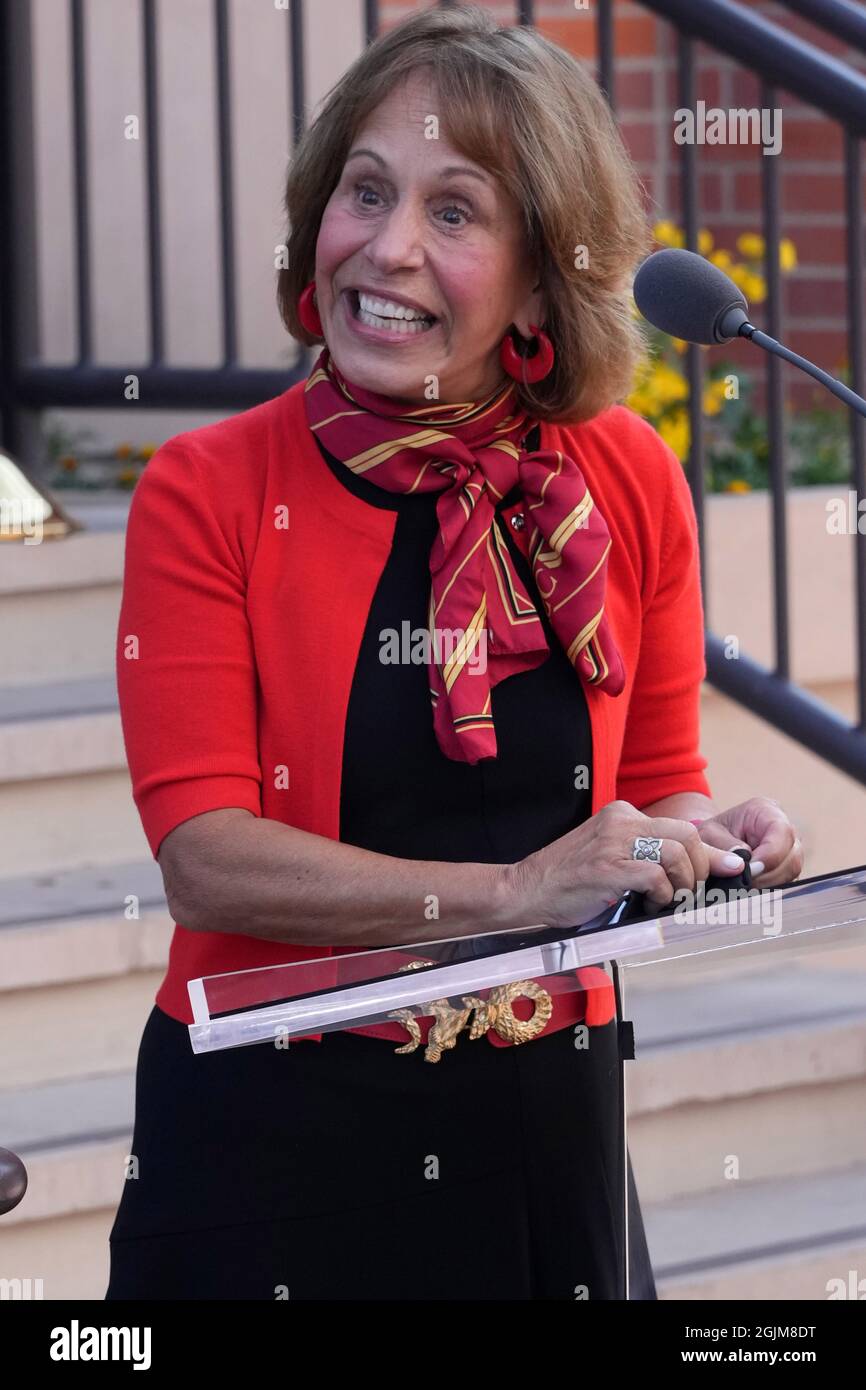 Track and field ribbon cutting hi-res stock photography and images - Alamy
