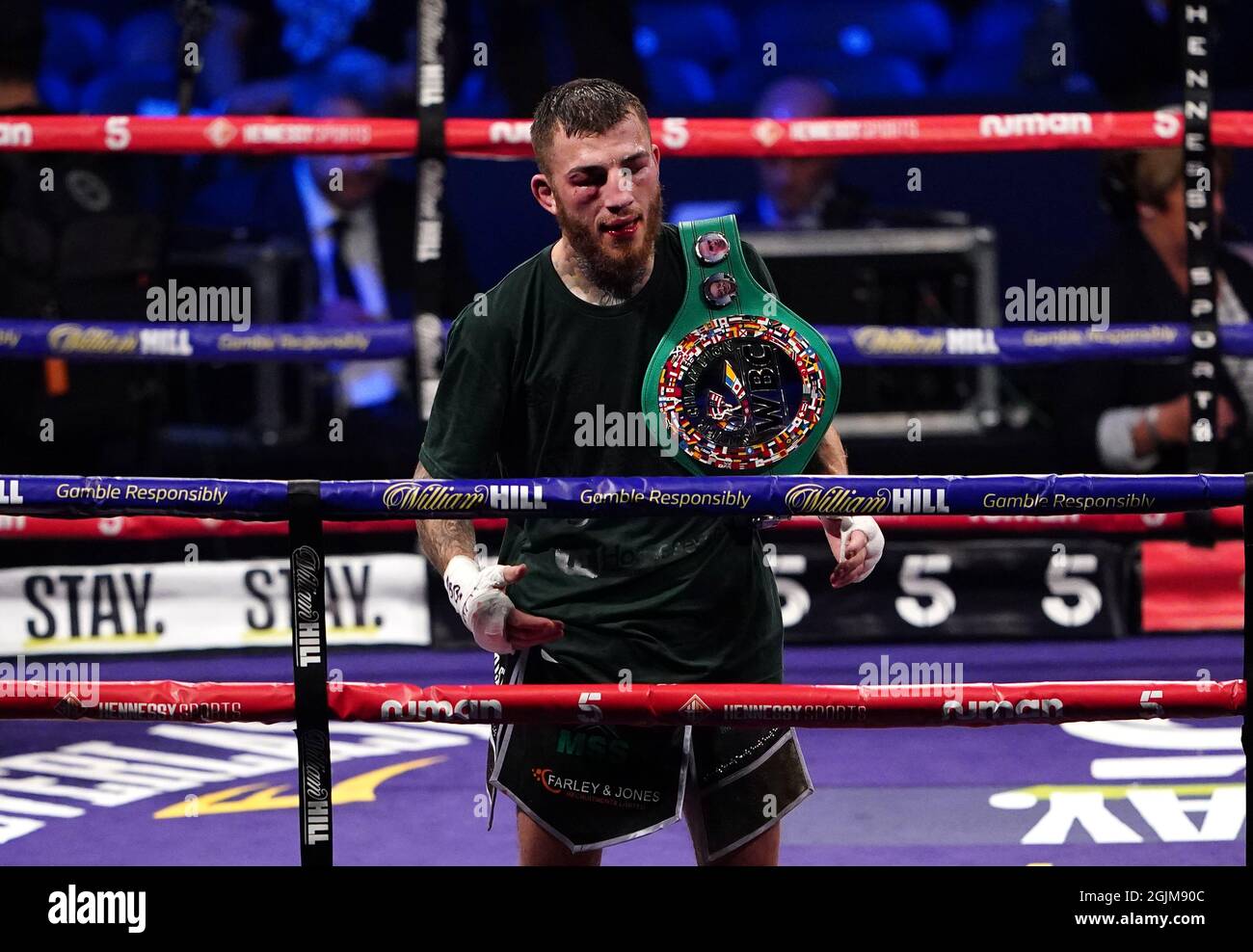 Sam Eggington celebrates victory against Bilel Jkitou in the World ...