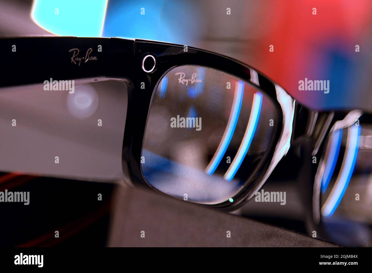 Powered microphone hi-res stock photography and images - Alamy