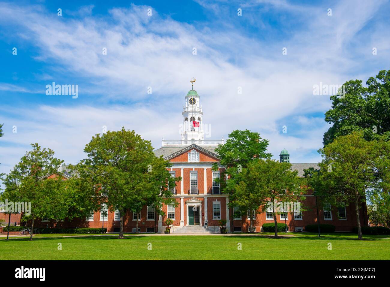 Academy Building of Phillips Exeter Academy in historic town center of ...