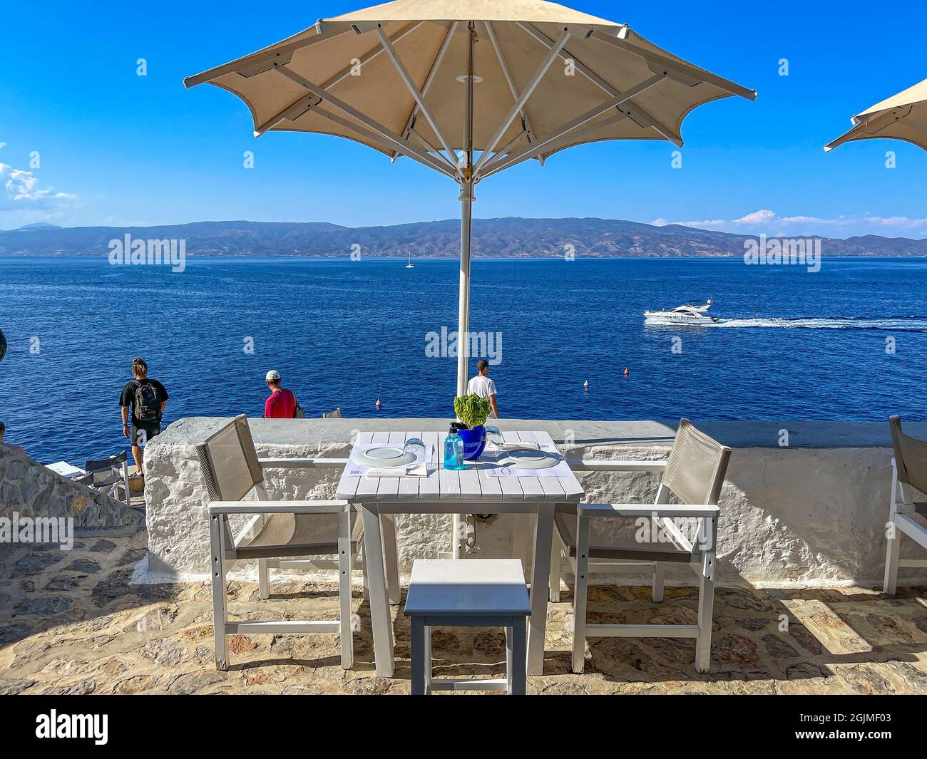 Hydra restaurants hi-res stock photography and images - Alamy