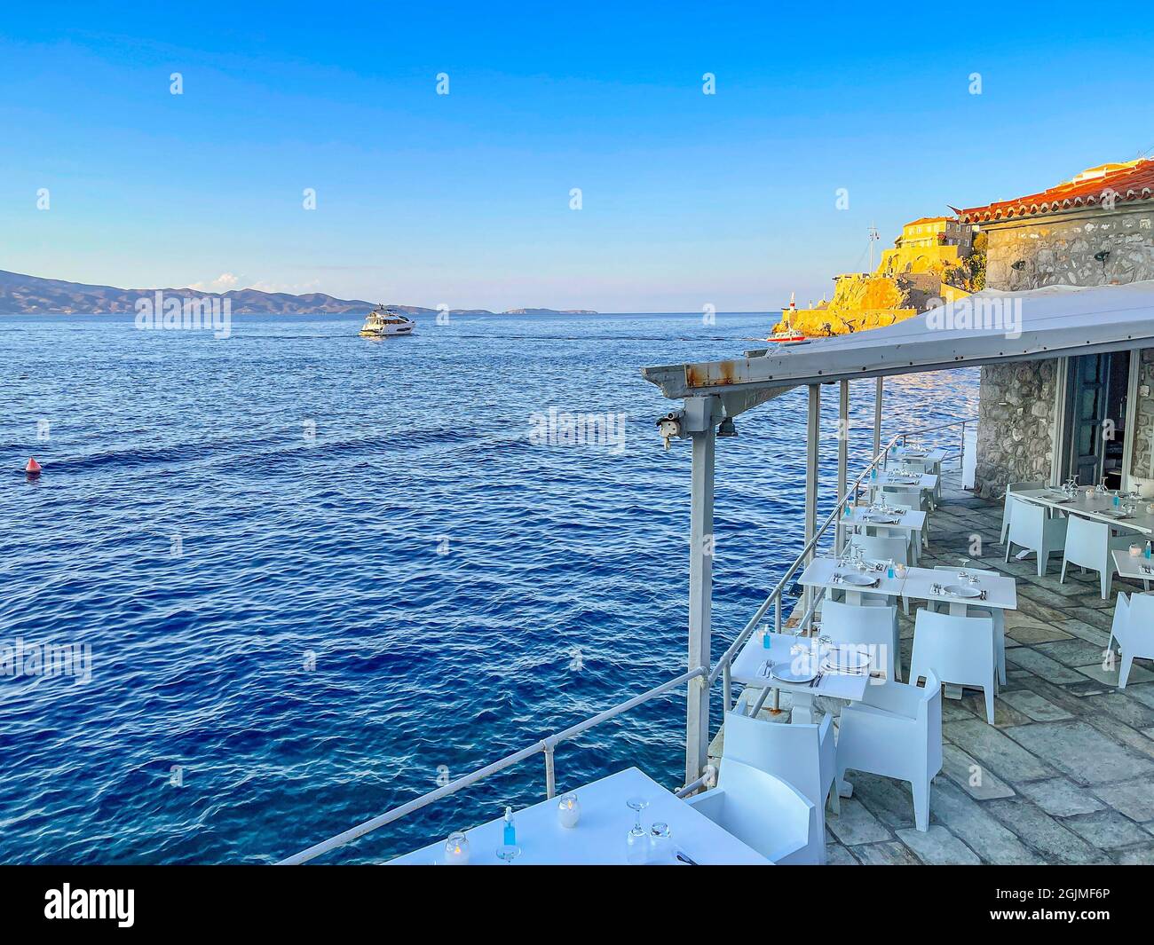 Hydra restaurants hi-res stock photography and images - Alamy