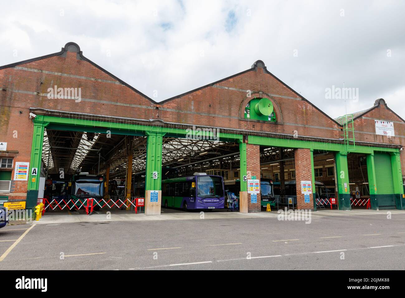 Nottingham bus depot in Bunbury/Turney Street Stock Photo - Alamy
