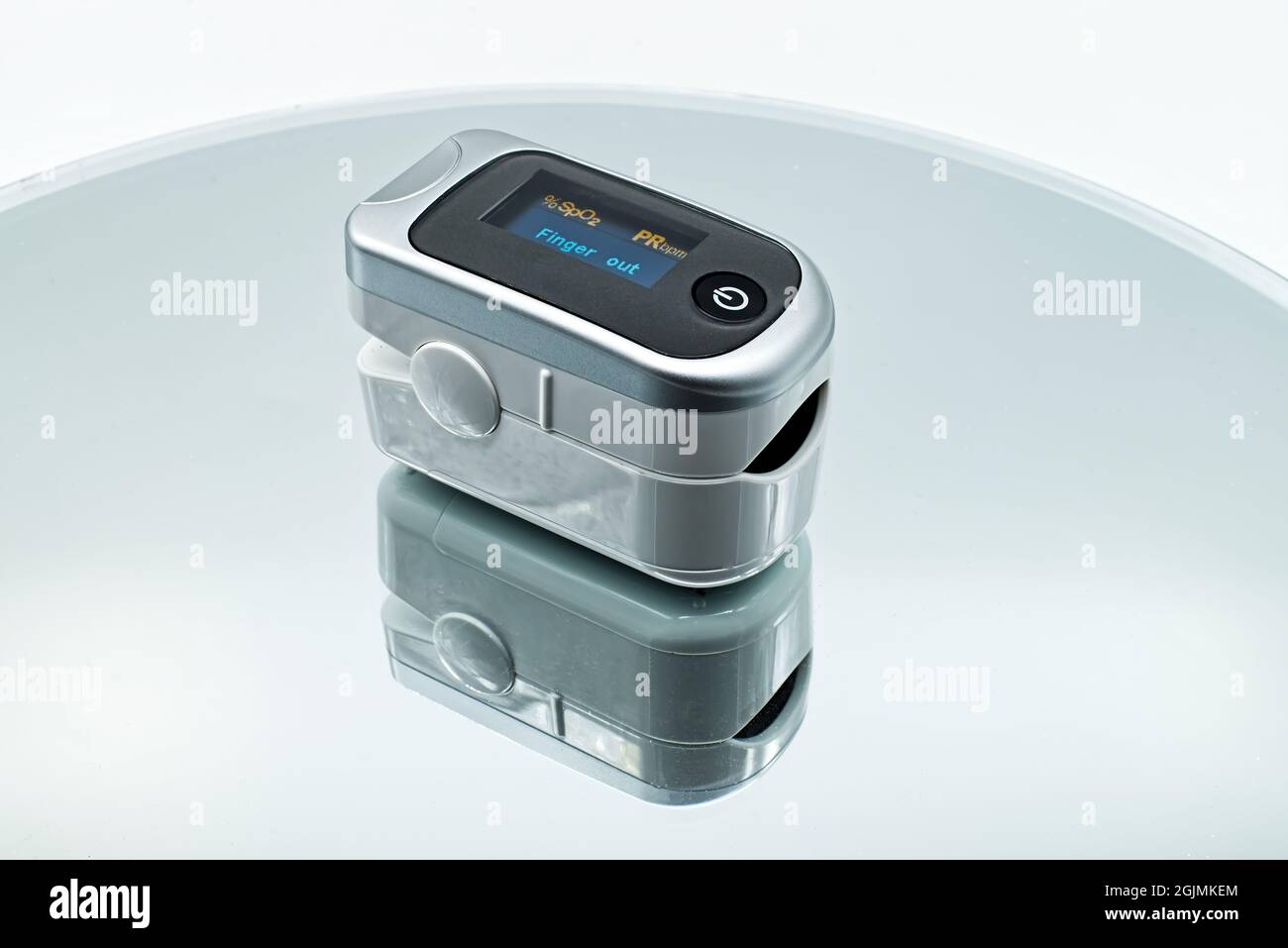 Measurement oxygen saturation pulse hi-res stock photography and images ...