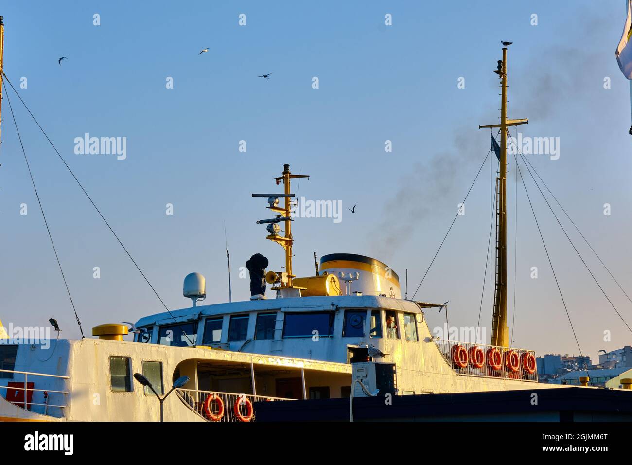 Istanbul turkey ship landing hi-res stock photography and images - Alamy