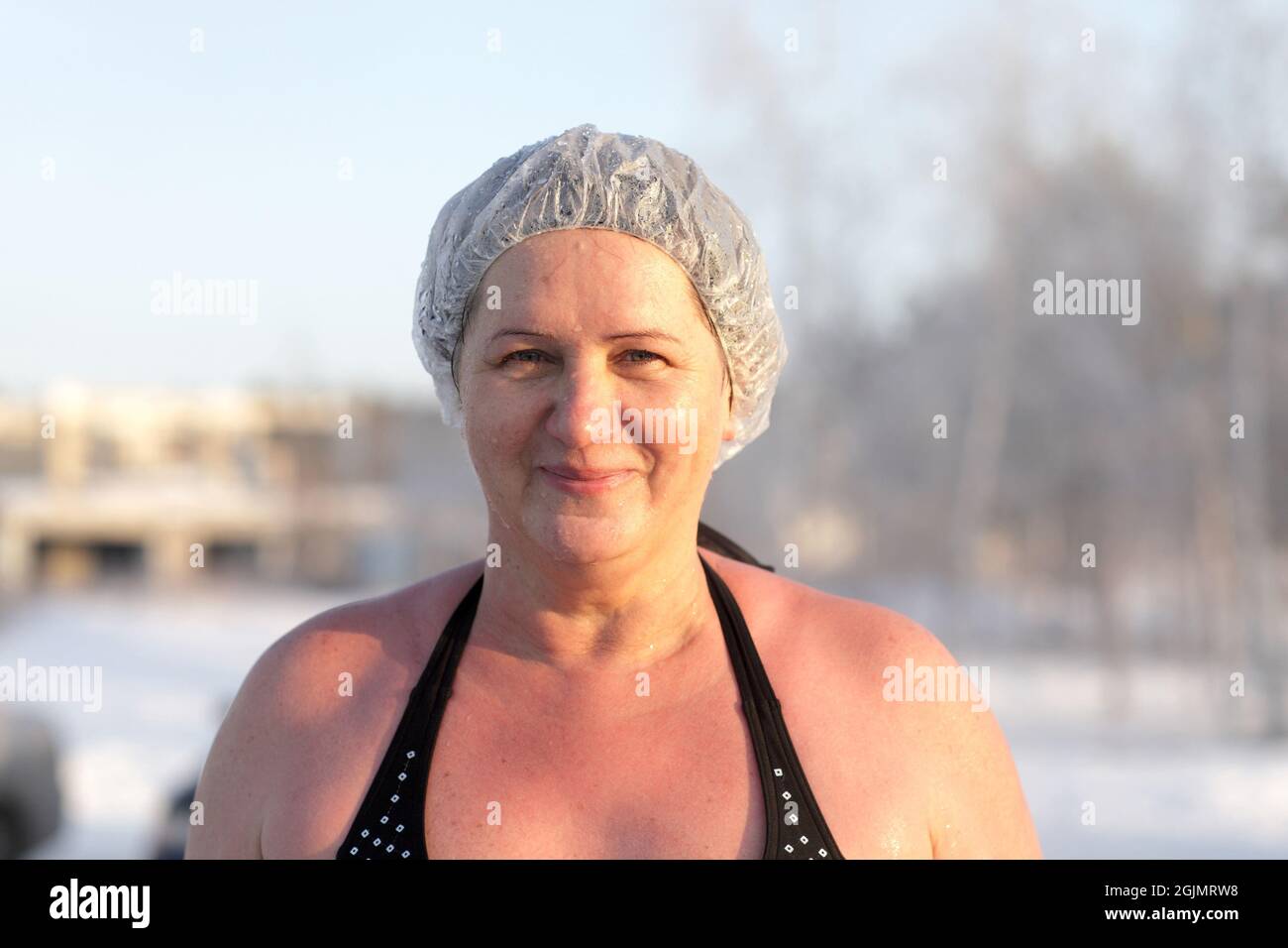 Russian woman snow after bathing hi-res stock photography and images ...