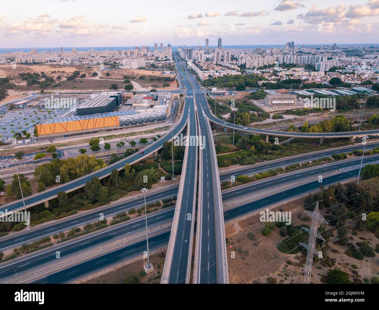 Highway top view interchange hi-res stock photography and images - Alamy