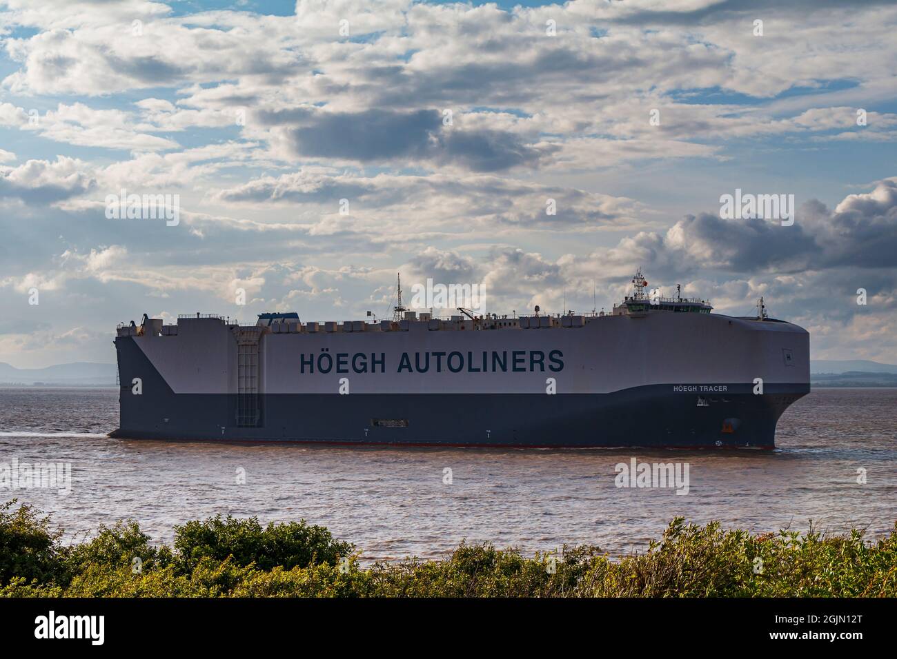 RoRo Hoegh Tracer heading to Royal Portbury docks Stock Photo - Alamy