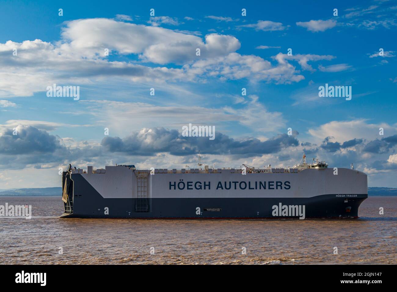 RoRo Hoegh Tracer heading to Royal Portbury docks Stock Photo - Alamy