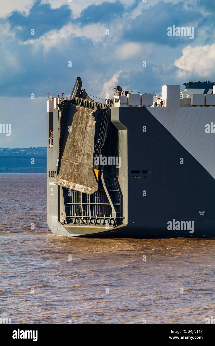 RoRo Hoegh Tracer heading to Royal Portbury docks Stock Photo - Alamy