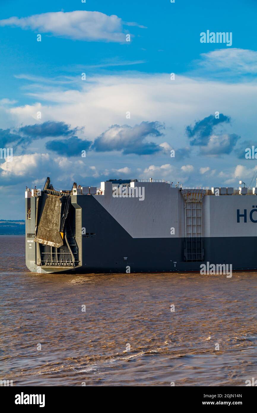 RoRo Hoegh Tracer heading to Royal Portbury docks Stock Photo - Alamy