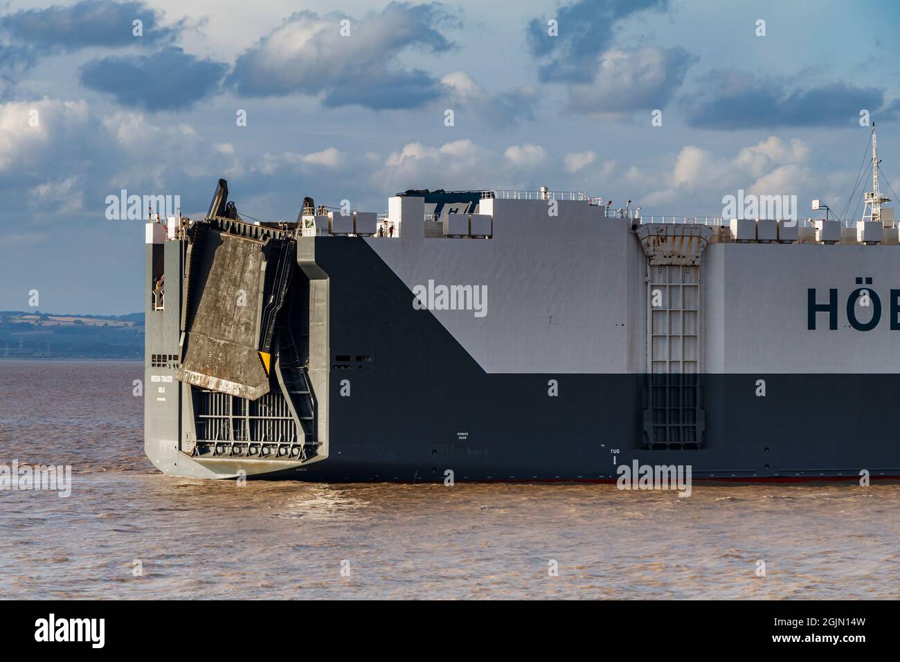 RoRo Hoegh Tracer heading to Royal Portbury docks Stock Photo - Alamy