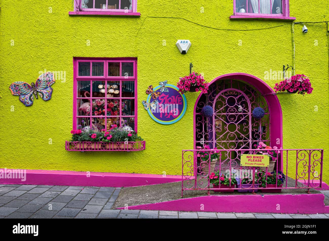 Stone mad shop hi-res stock photography and images - Alamy