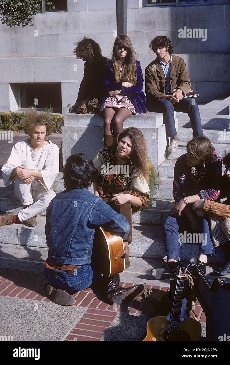 American students 1960s hi-res stock photography and images - Alamy
