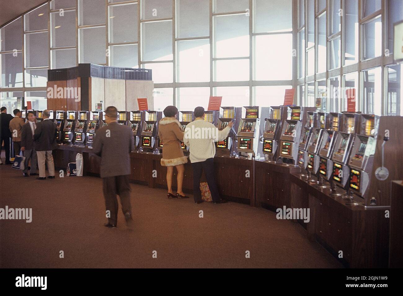 Gambler 1950s hi-res stock photography and images - Alamy