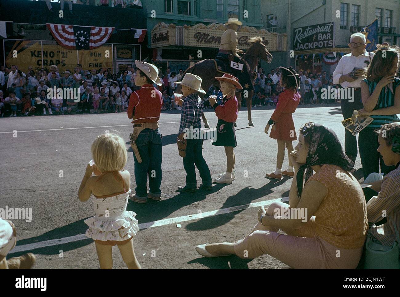 American policeman 1950s hi-res stock photography and images - Alamy