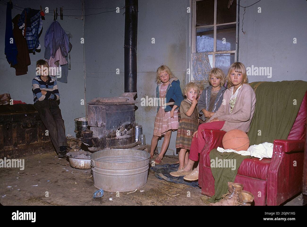 USA Alabama 1967. A visibly poor home of a white family with the six ...