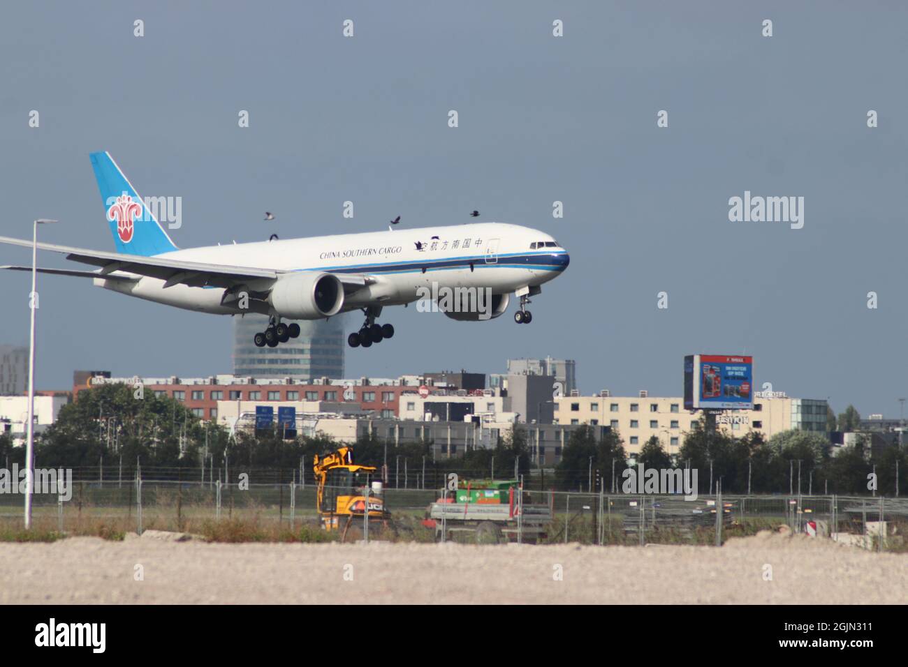 B-2073 China Southern Airlines Boeing 777-F Aircraft is start to land ...