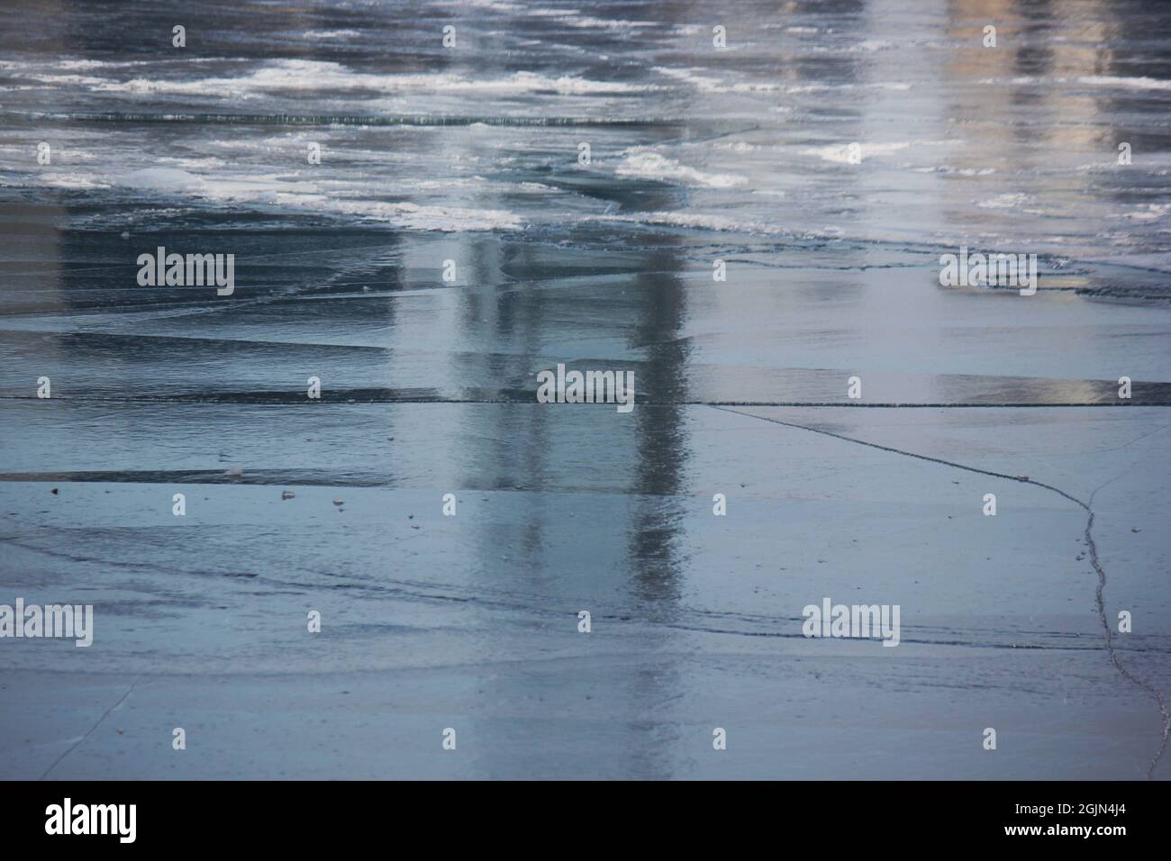 Miles of ice covering a lake during a very cold deep freeze Stock Photo ...