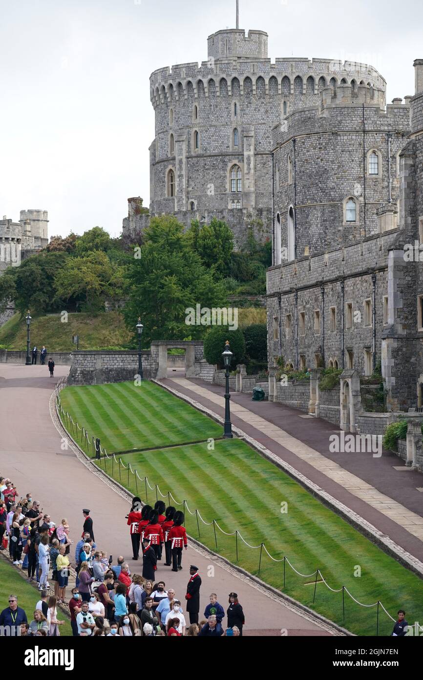 Windsor castle guard change hi-res stock photography and images - Alamy