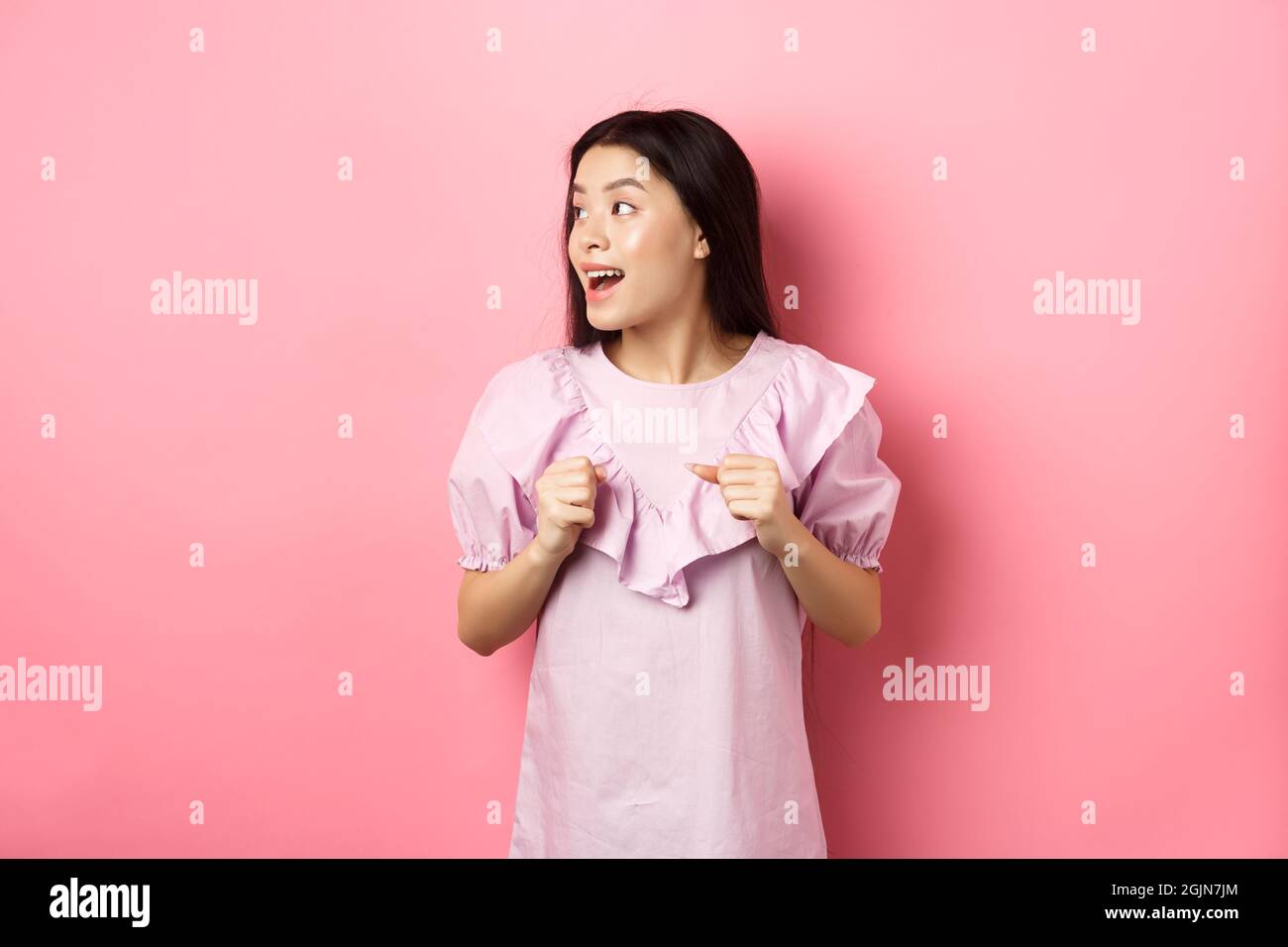 Excited asian girl look left with motivated face, smiling happy ...