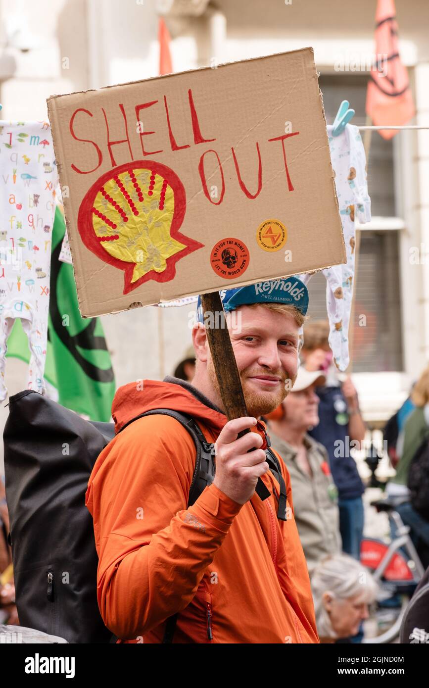 London, UK. 29th Aug, 2021. Extinction Rebellion Scientists outreach ...
