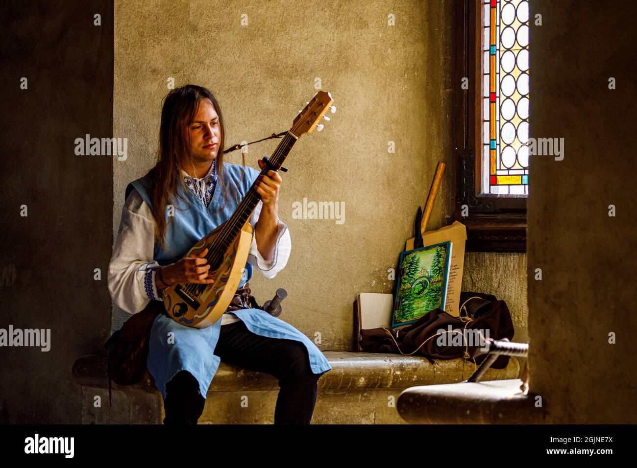 Medieval entertainer hi-res stock photography and images - Alamy