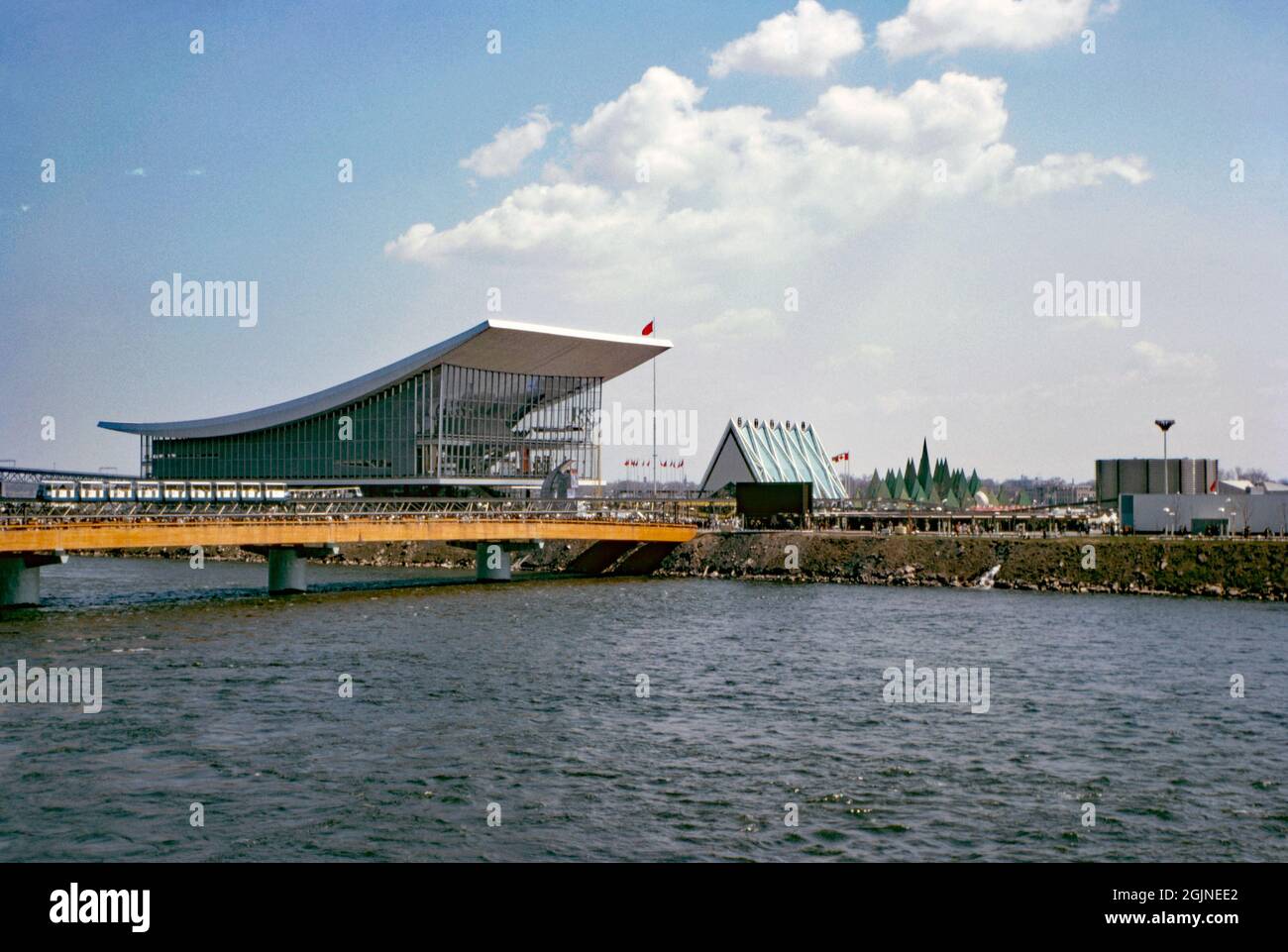 The USSR pavilion (Soviet Union, URSS or Moscow Pavilion) at Expo 67 ...