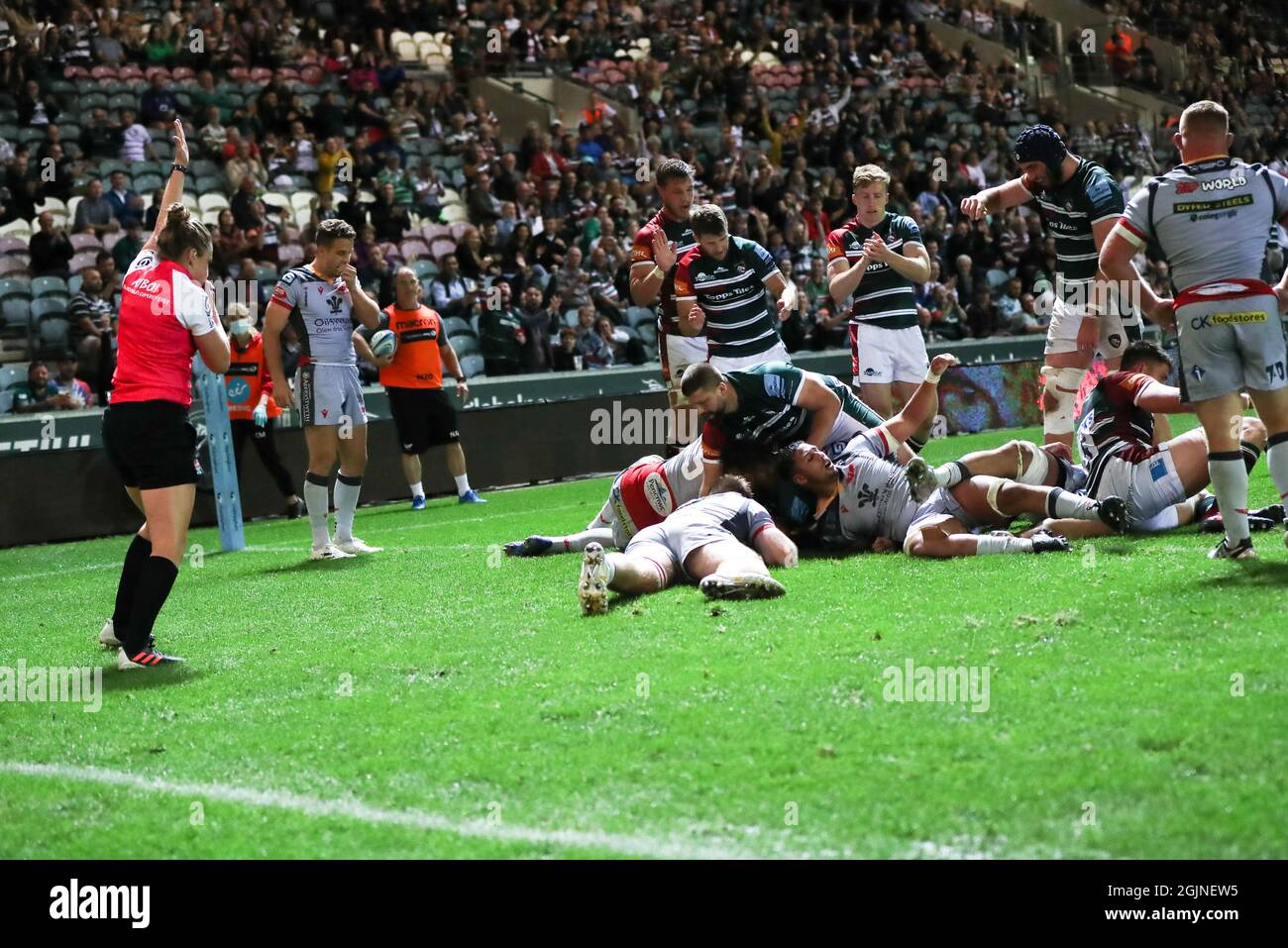 Rugby referee sara cox hi-res stock photography and images - Alamy