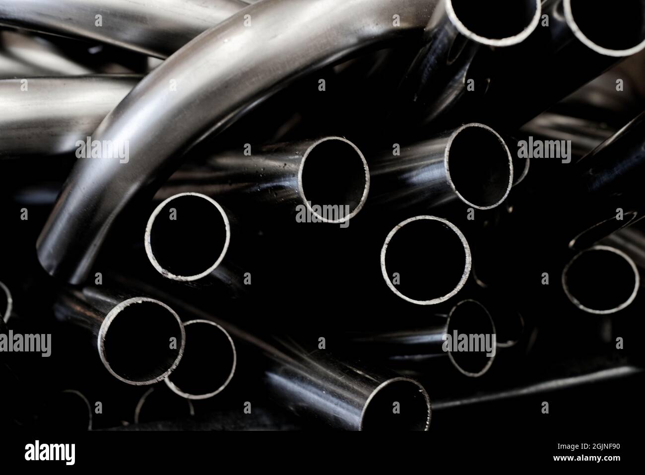 Silver pipes hi-res stock photography and images - Alamy