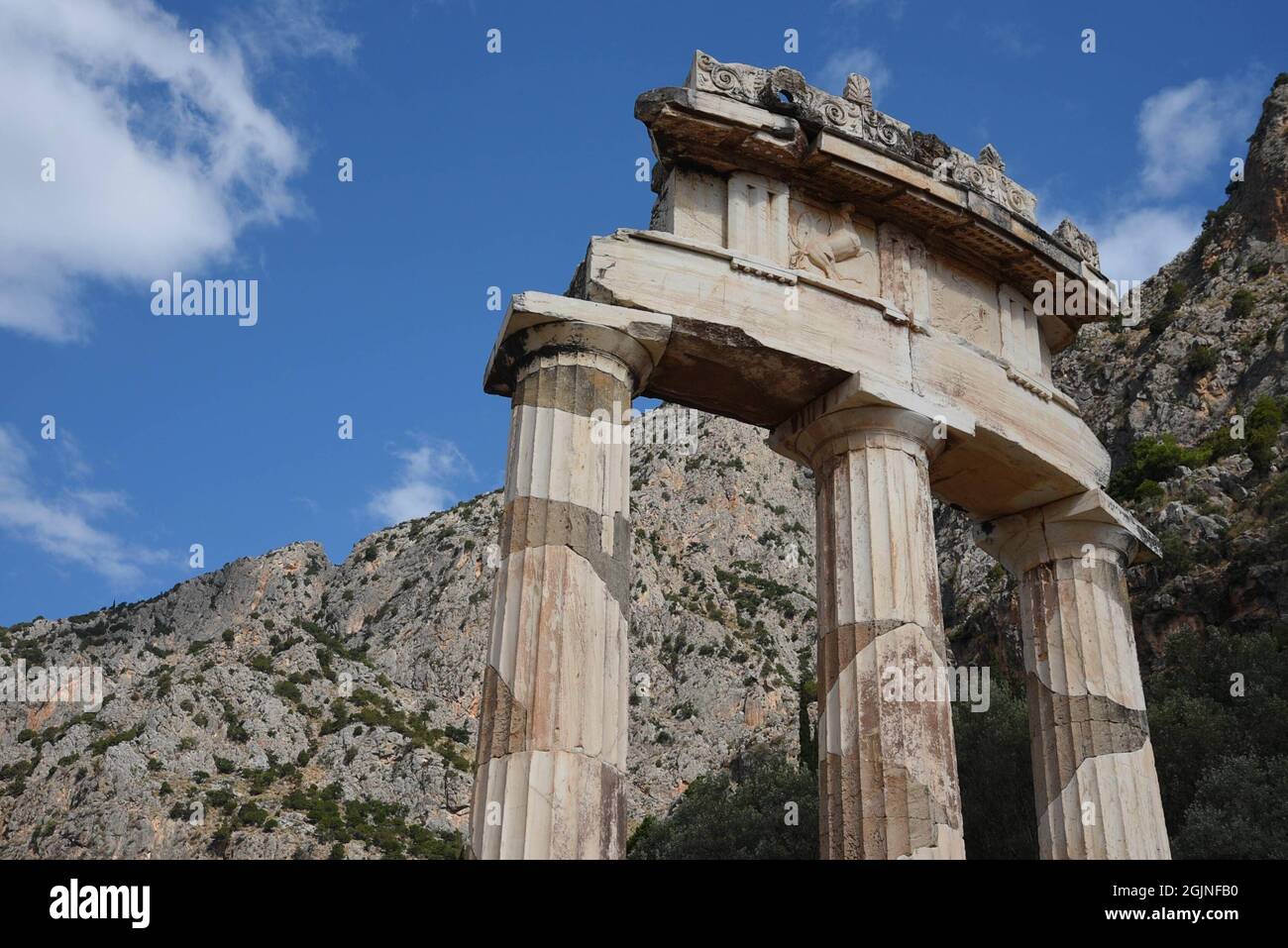 Delphi sculptures hi-res stock photography and images - Alamy