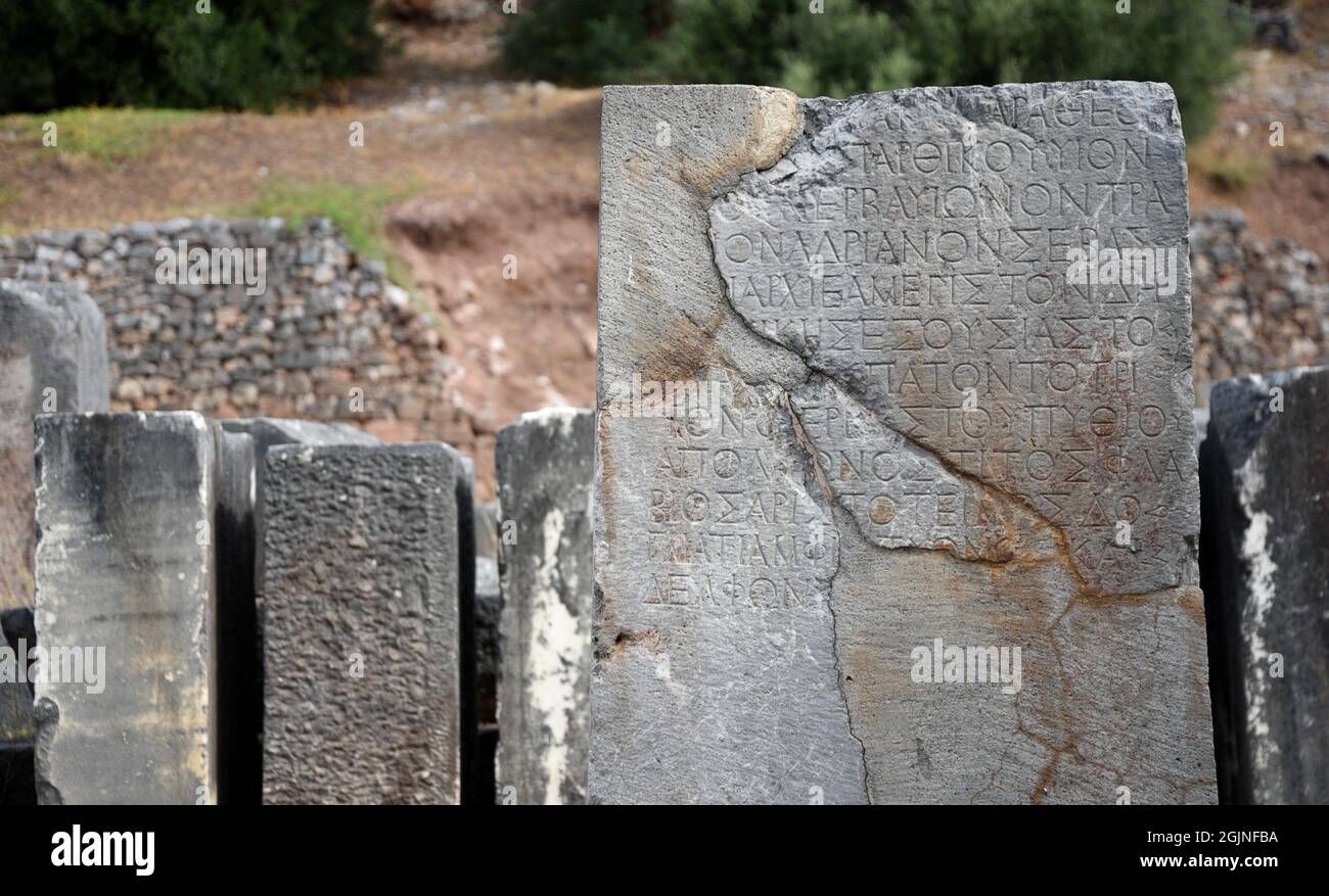 Oracle of delphi inscriptions hi-res stock photography and images - Alamy