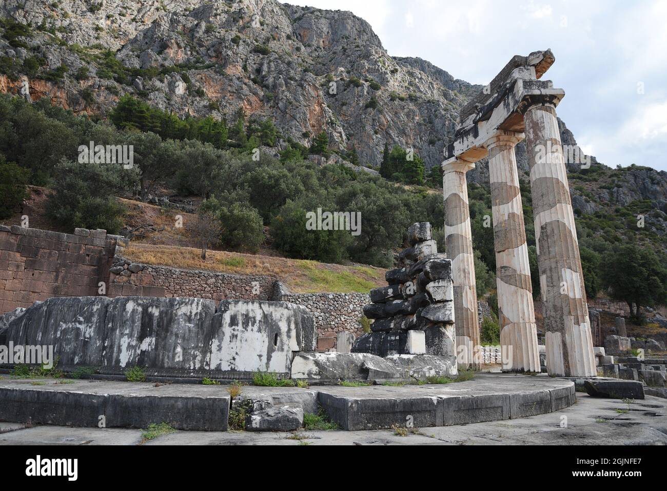 Delphi sculptures hi-res stock photography and images - Alamy