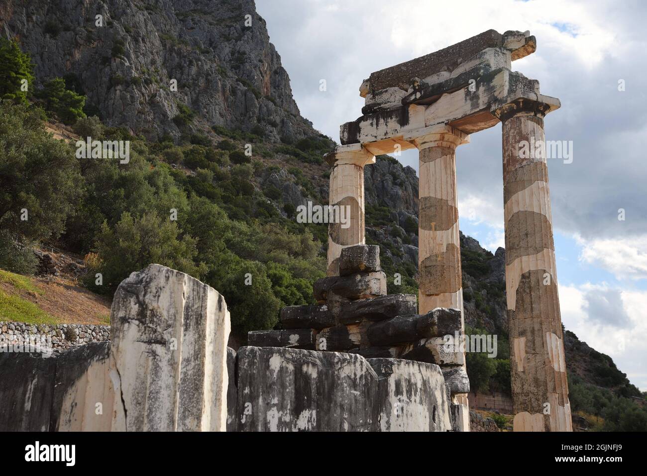 Metope frieze pediment hi-res stock photography and images - Alamy