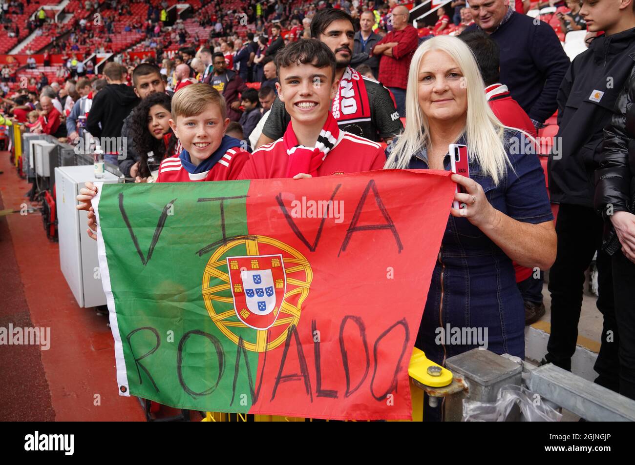 Cristiano ronaldo fans hi-res stock photography and images - Alamy