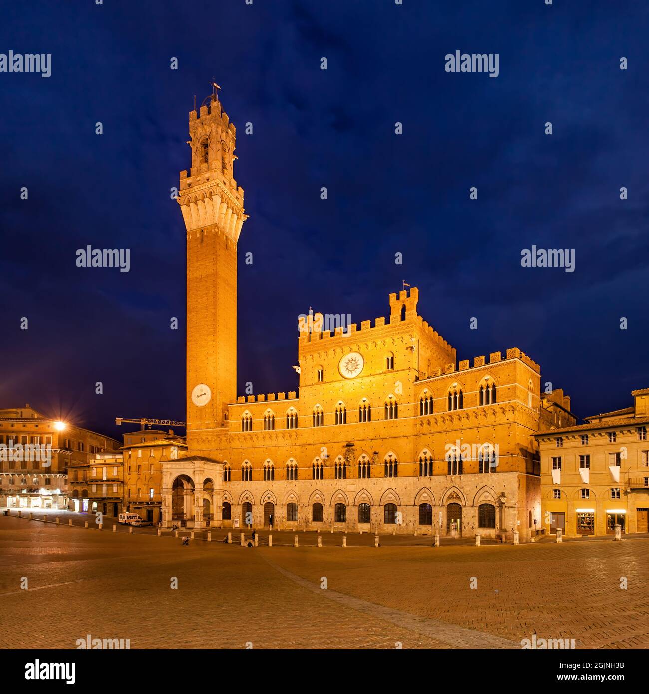 Night sky in siena hi-res stock photography and images - Alamy