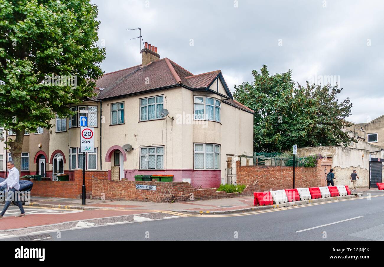 Plans to build eight flats have been given the green light by Newham ...