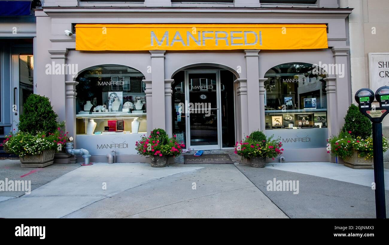 GREENWICH, CT, USA - SEPTEMBER 11, 2021: Manfredi entrance and store ...