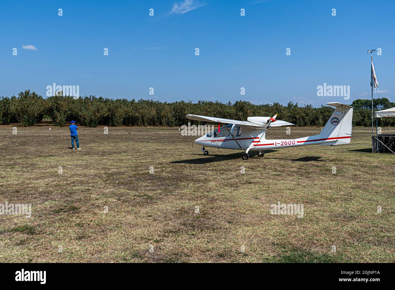 Sky arrow 450 hi-res stock photography and images - Alamy