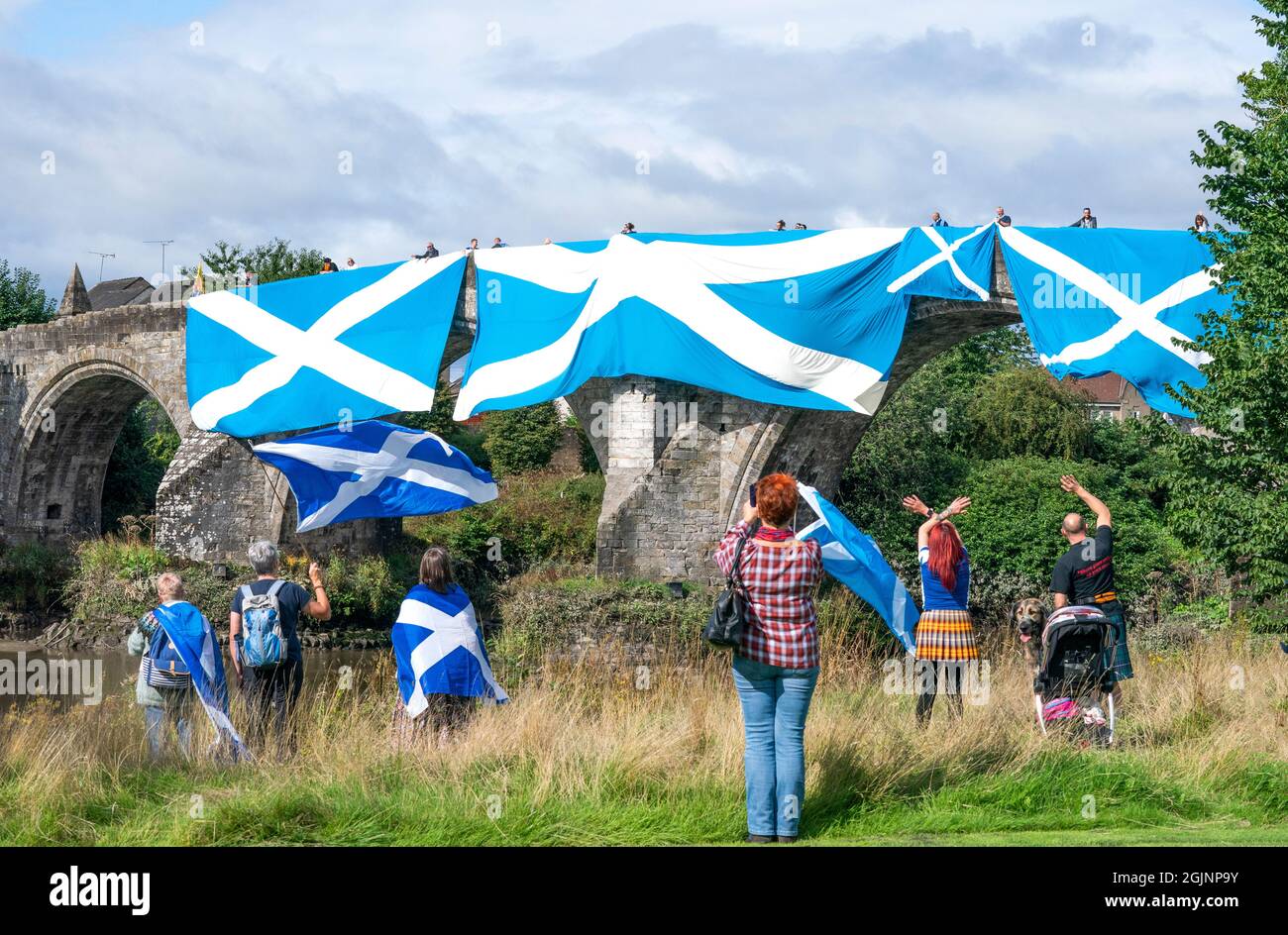 Supporters of Scottish independence hang huge Saltire flags over the ...