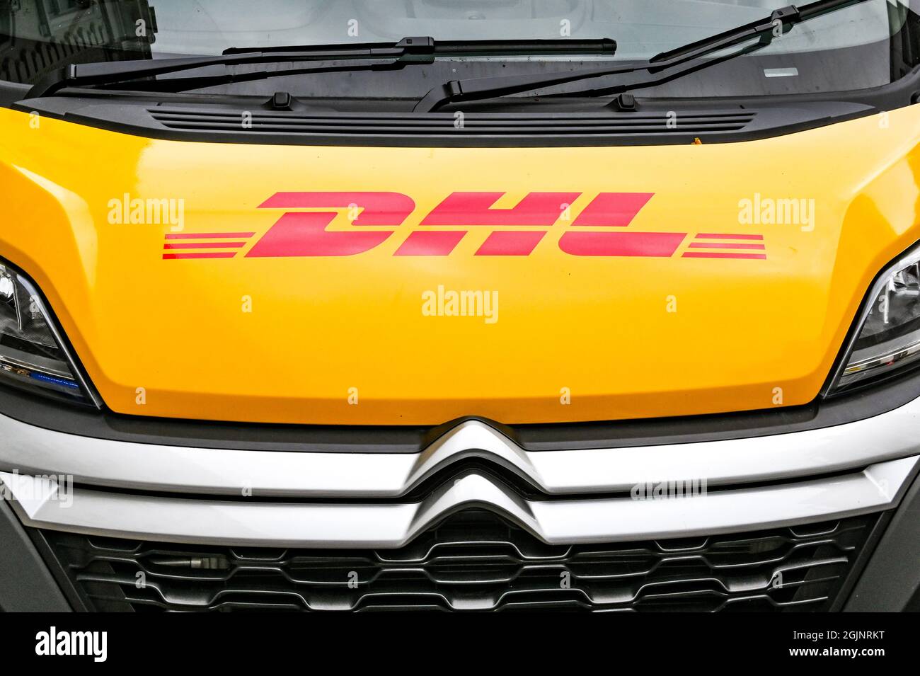 Dhl logo hi-res stock photography and images - Alamy