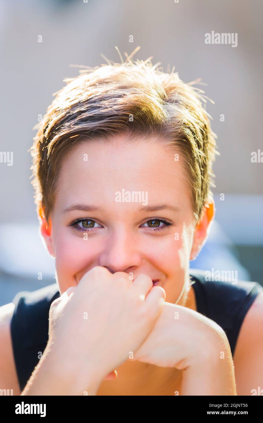 Looking eyeshot hi-res stock photography and images - Alamy