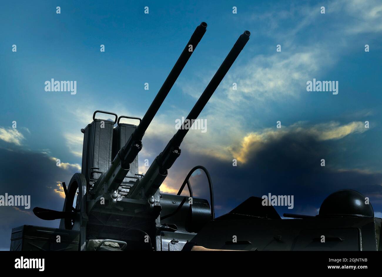 35mm anti-aircraft gun This anti-aircraft gun is automatically adjusted ...